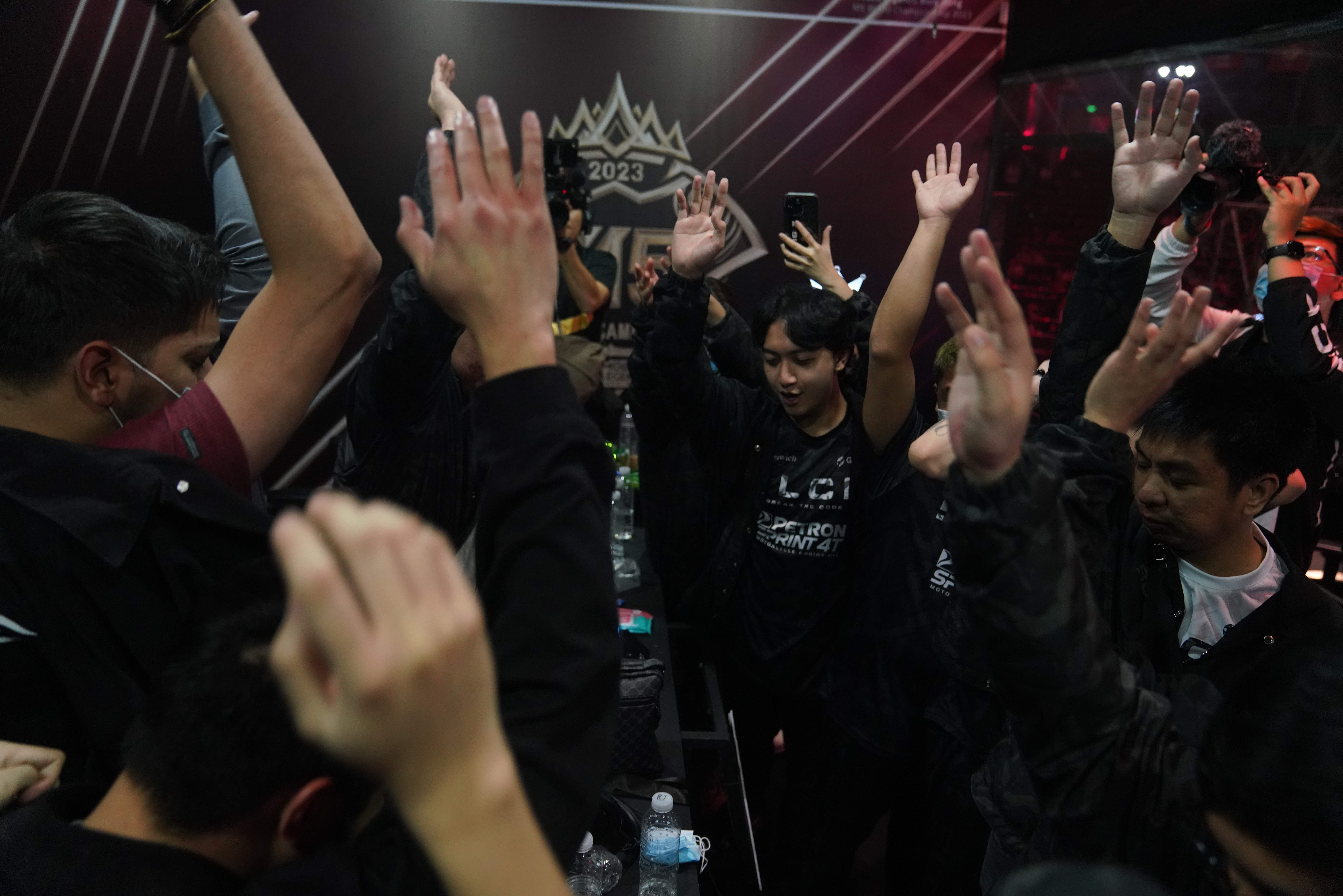 Blacklist boots out Geek Fam, advances to M5 lower bracket semis | GMA News Online