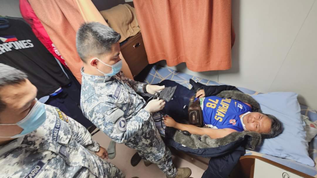 PCG conducts medical evacuation of Pinoy seaman in E. Samar | GMA News ...