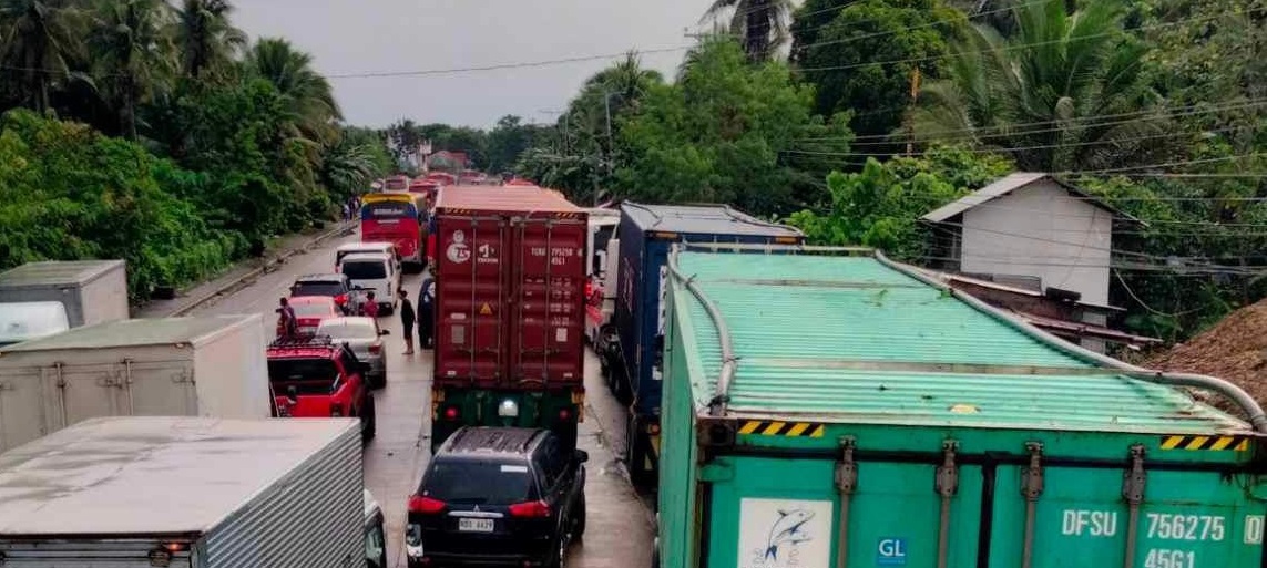 Mabigat na trapik sa Maharlika Highway, iniinda ng mga biyaherong ...