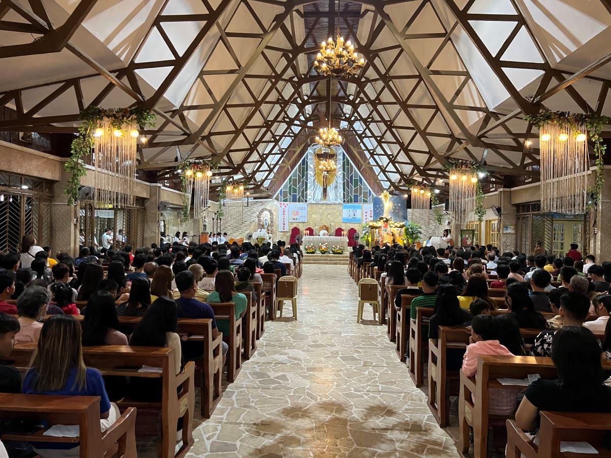 Misa de Gallo celebrated to welcome Christmas Day | Photos | GMA News ...