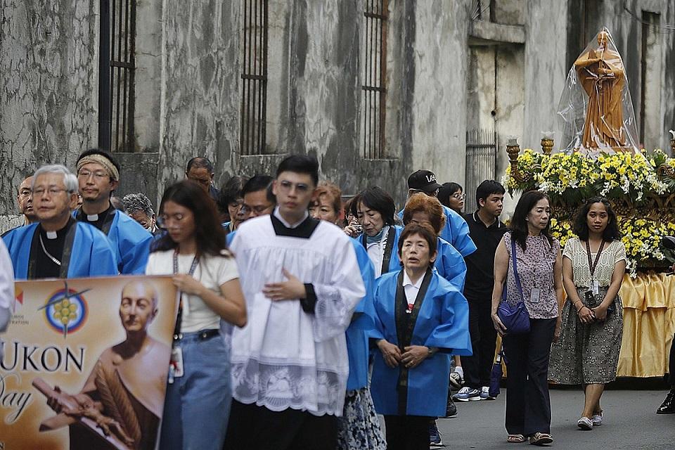 A procession for ‘Samurai of Christ’ in Intramuros | Photos | GMA News ...