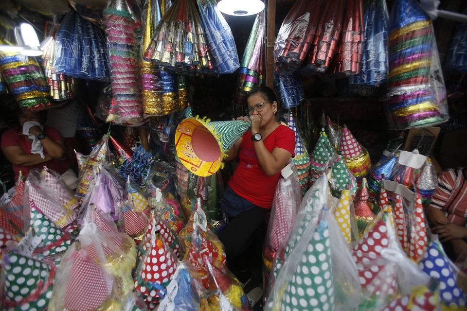 Filipinos get ready to welcome 2024 | Photos | GMA News Online