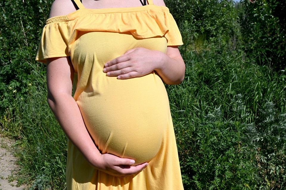 Pope urges global ban on surrogacy | GMA News Online