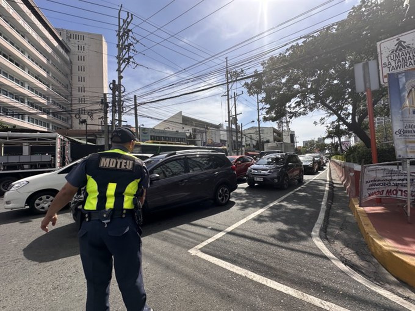Traffic builds on España as police block transport protesters | GMA ...