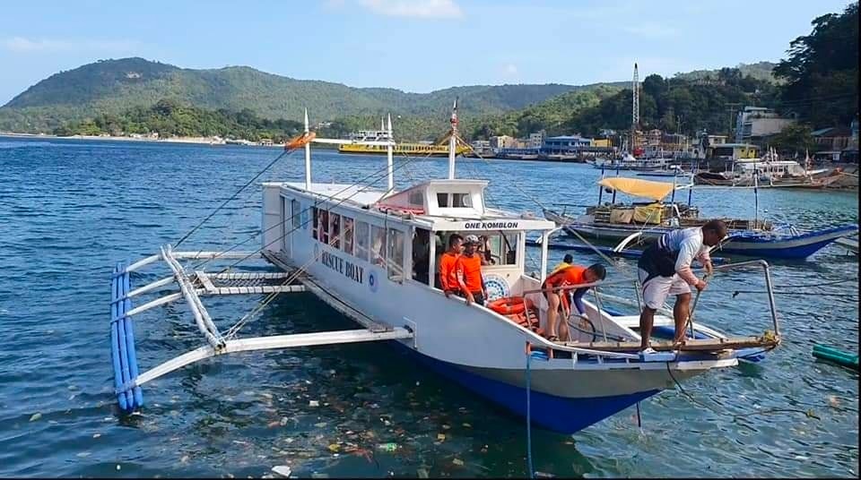 PCG rescues 5 fishermen in Romblon | GMA News Online