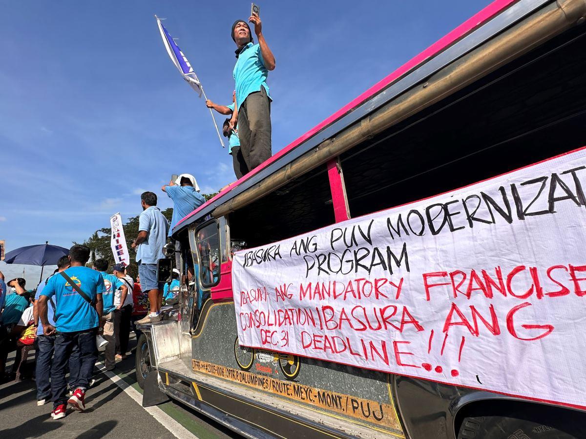 Protest caravan vs. PUV modernization program held | Photos | GMA News ...