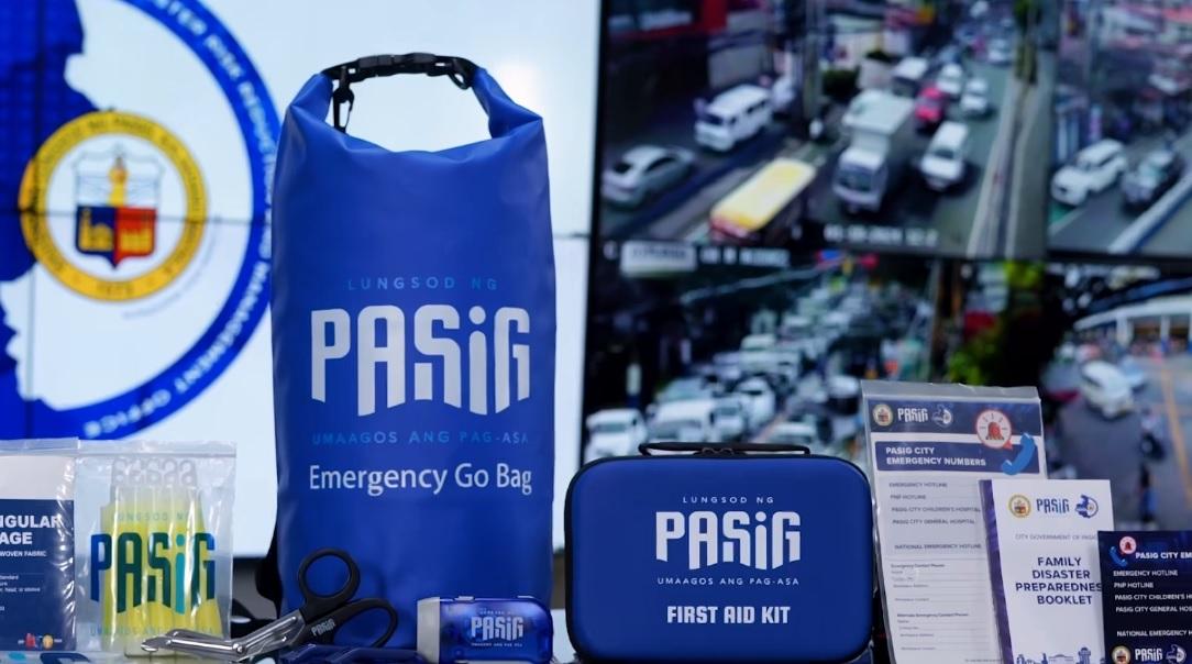 Pasig City distributes emergency go bags to residents | GMA News Online