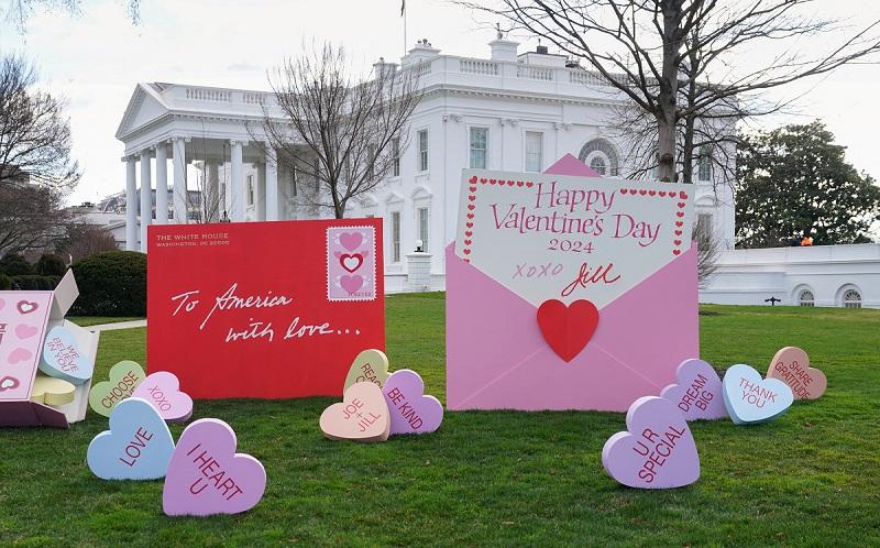 White House celebrates Valentine’s Day | Photos | GMA News Online