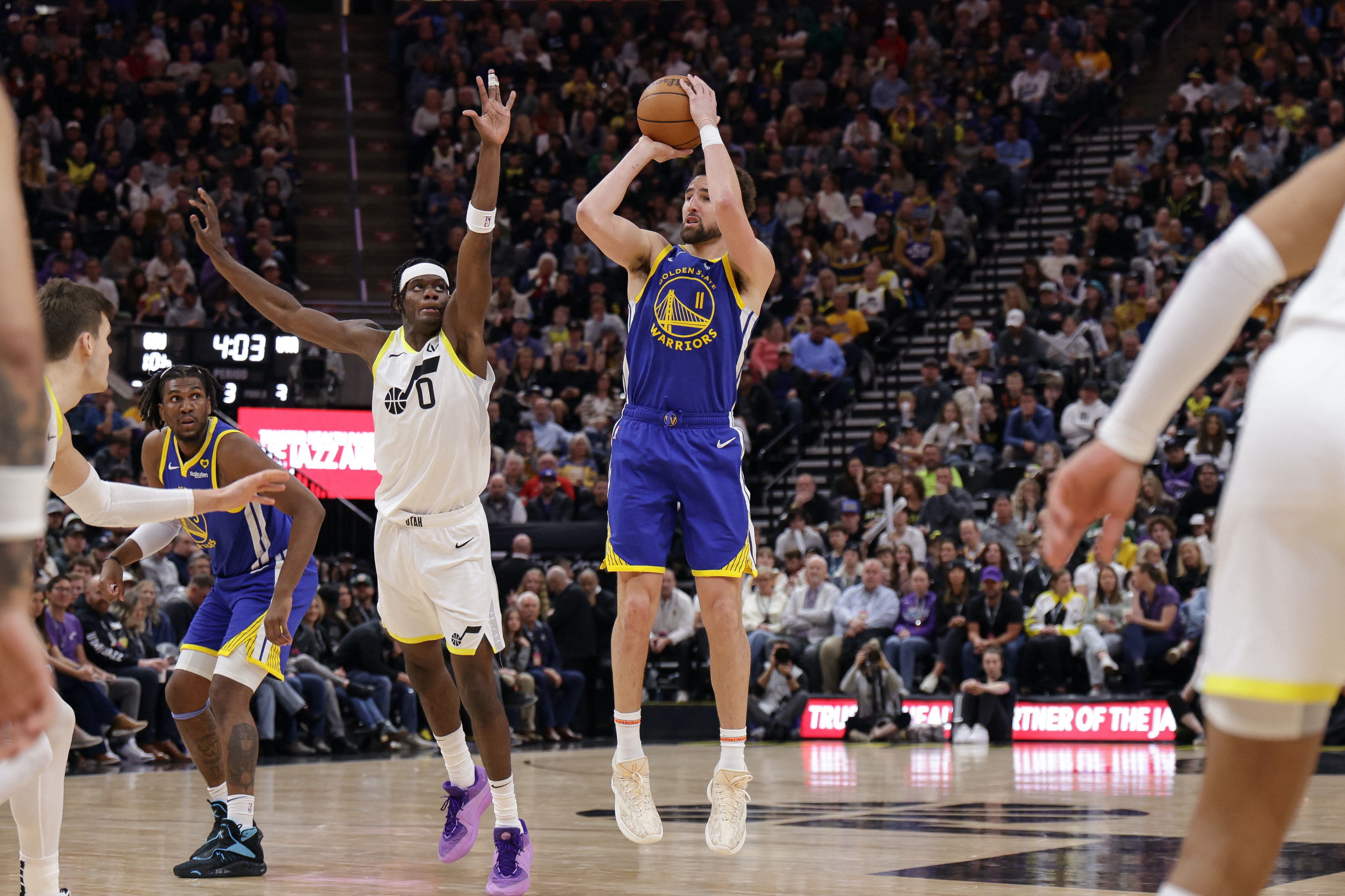 Klay Thompson comes off bench to lead Warriors past Jazz | GMA News Online
