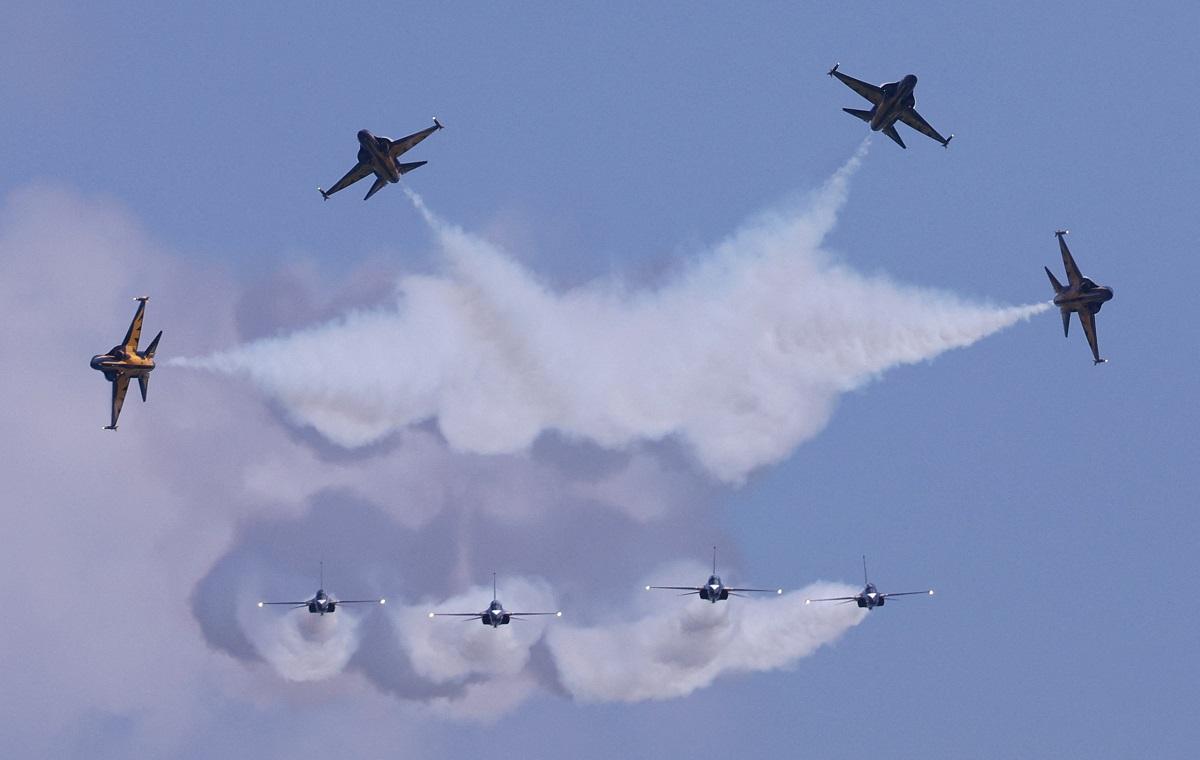 South Korean aces perform at air show | Photos | GMA News Online