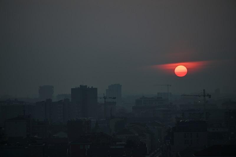 A heavy layer of smog at sunset in Milan, Italy | Photos | GMA News Online