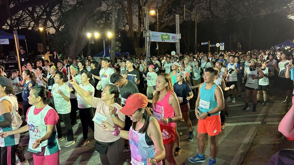 DOH leads fun run on World Cancer Day | Photos | GMA News Online