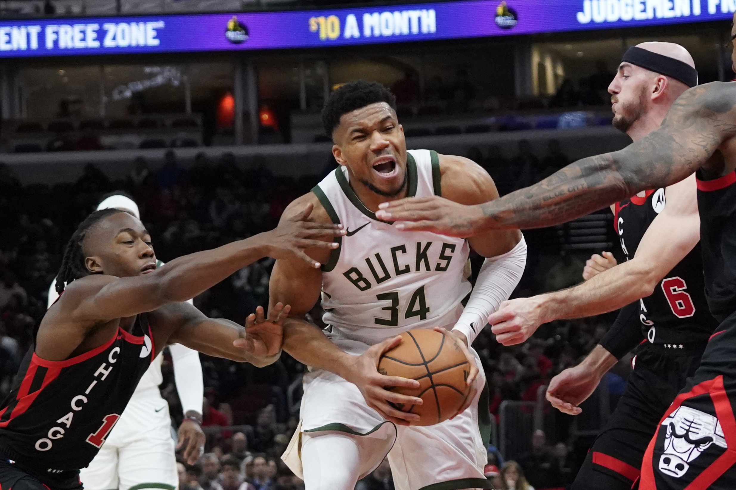 NBA: Giannis Antetokounmpo lifts Bucks over Bulls | GMA News Online