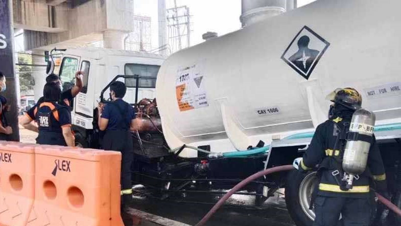 Chemical leak reported as tanker breaks down in Manila City | GMA News ...