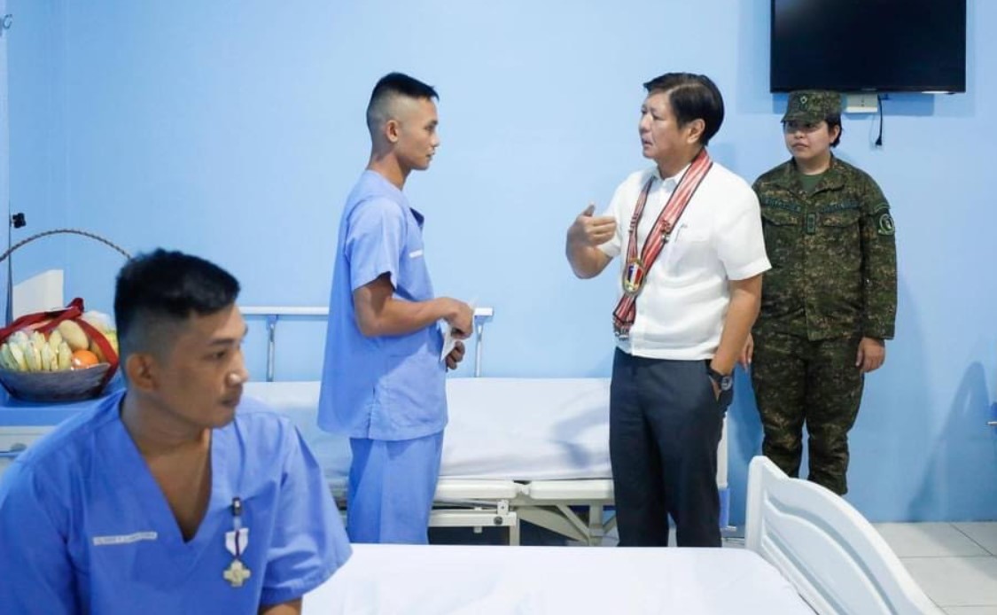Marcos awards troops hurt in BIFF encounter | GMA News Online