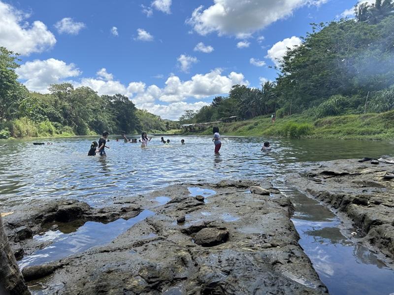 Beat the heat, take a dip in the Pagsanjan River | Photos | GMA News Online