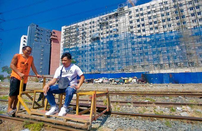Commuters take trolley as PNR suspends operations for railway project ...