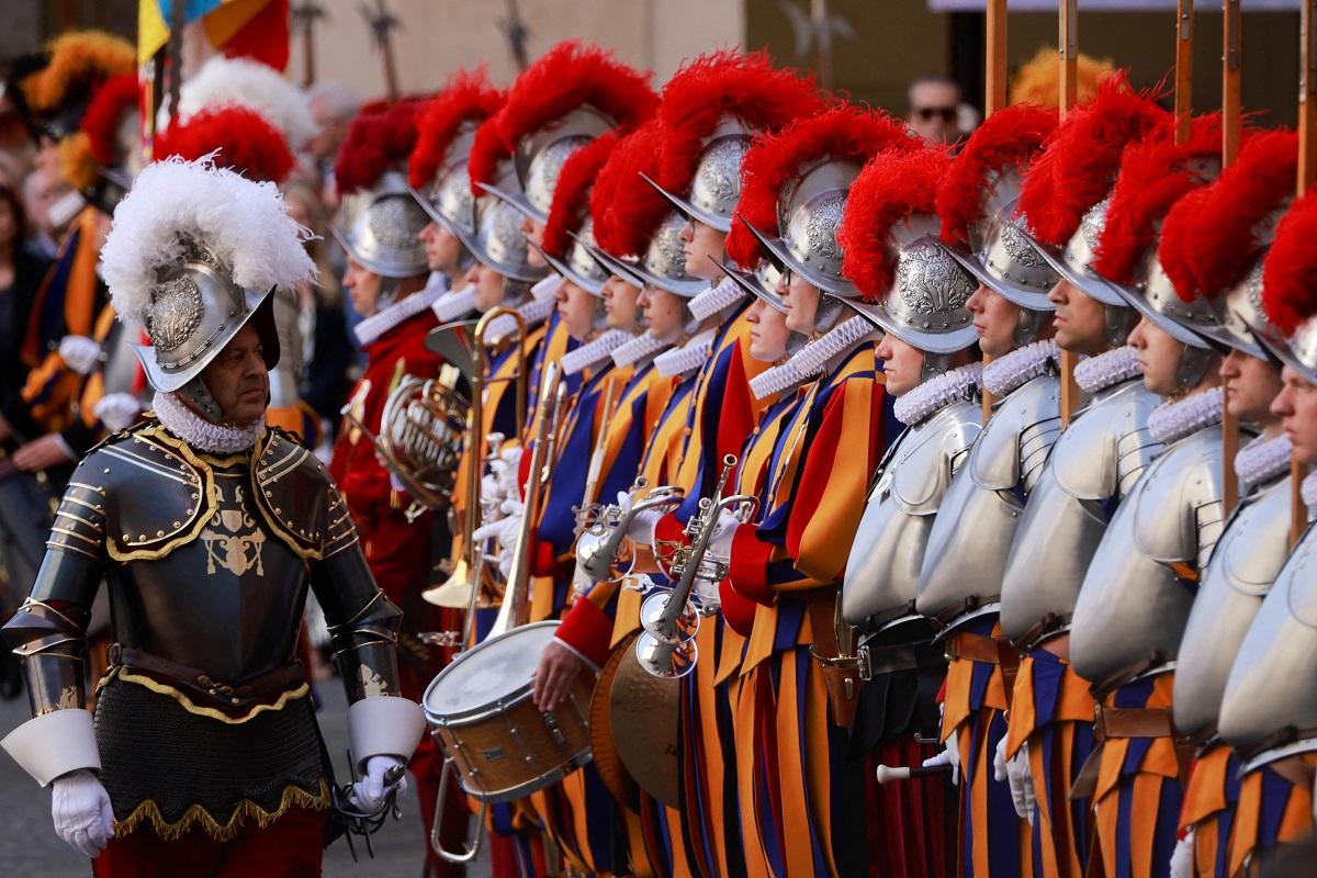 New members of elite Swiss Guard sworn in to protect the Pope | GMA ...