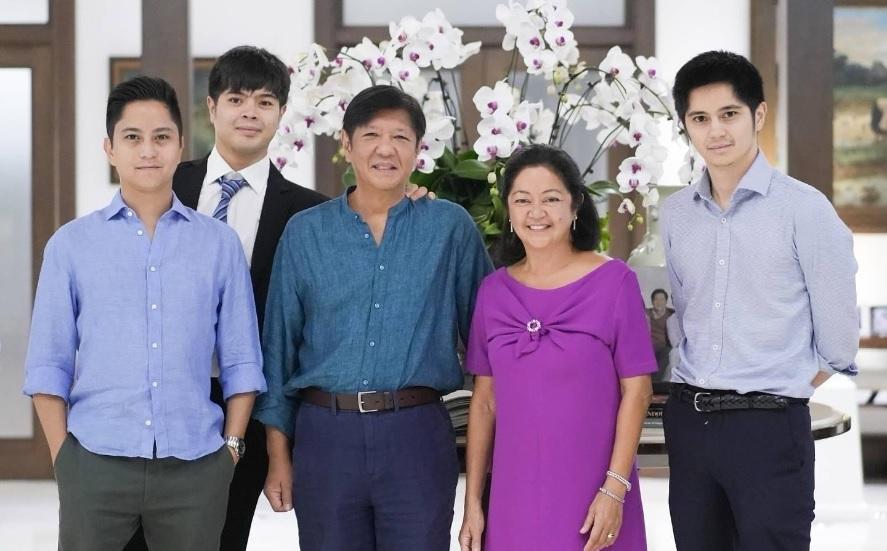 Marcos greets First Lady, moms on Mother's Day | GMA News Online