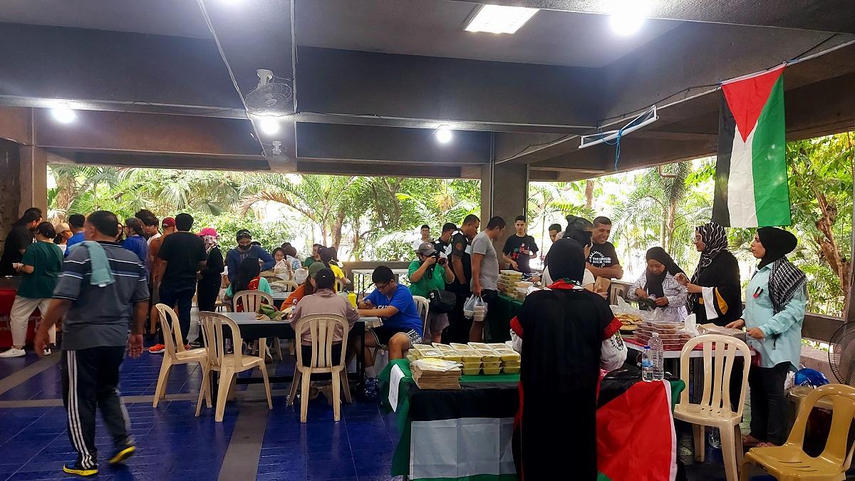 ‘Little Gaza’ bazaar benefits Filipino-Palestinian refugee families ...