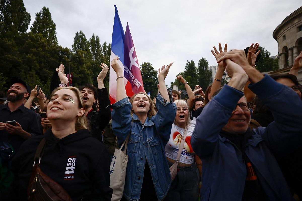 Leftist alliance leads French election, no absolute majority, initial ...