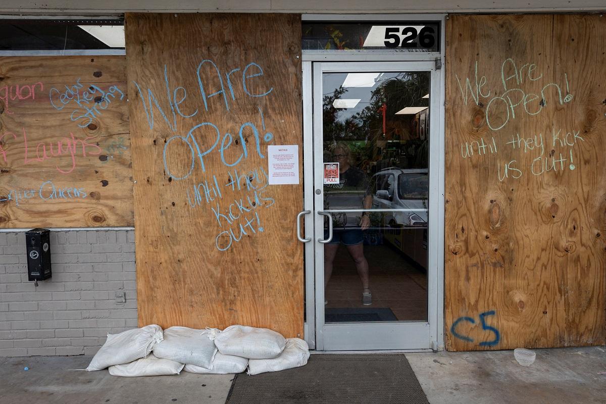 Hurricane Helene barrels toward Florida; fierce winds, storm surge ...
