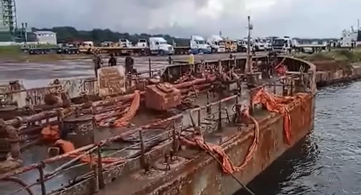 MTKR Jason Bradley towed to dockyard in Orion, Bataan | GMA News Online