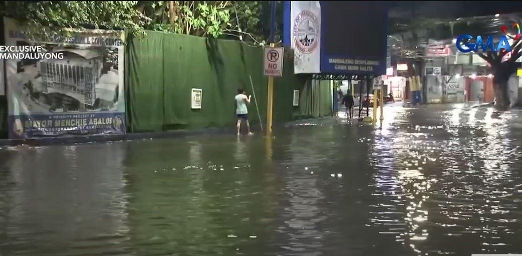 Parts of Metro Manila flooded due to rains from Habagat | GMA News Online