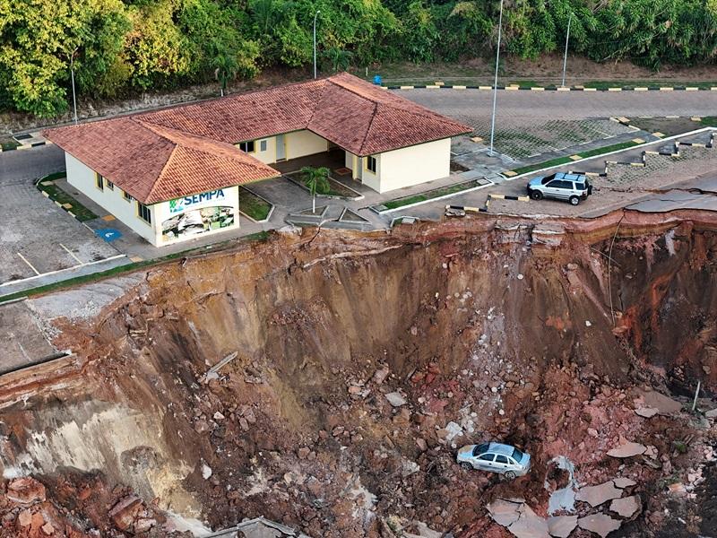 Amazonian port devoured by a drought-landslide | Photos | GMA News Online