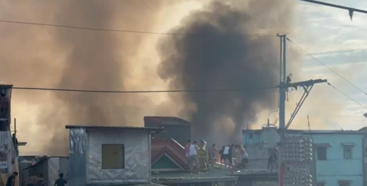 Fire breaks out in residential area in Sta. Ana, Manila | GMA News Online