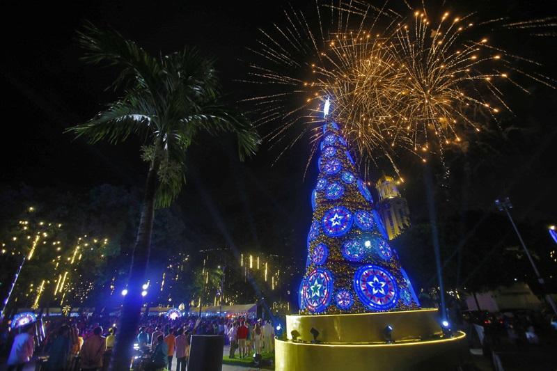 A fireworks display during the Christmas tree lighting in Manila ...