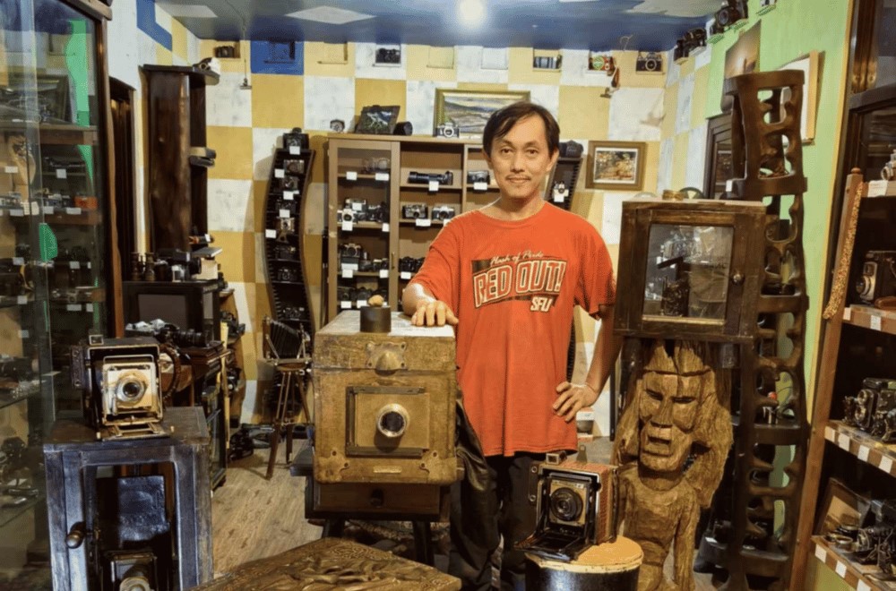 La Union photographer amasses over 260 vintage cameras | GMA News Online