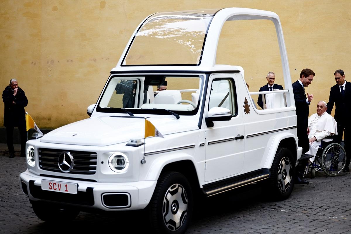 Pope Francis’ new ride is an all-electric Mercedes popemobile | GMA ... Pope Francis’ new ride is an all-electric Mercedes popemobile | GMA ...