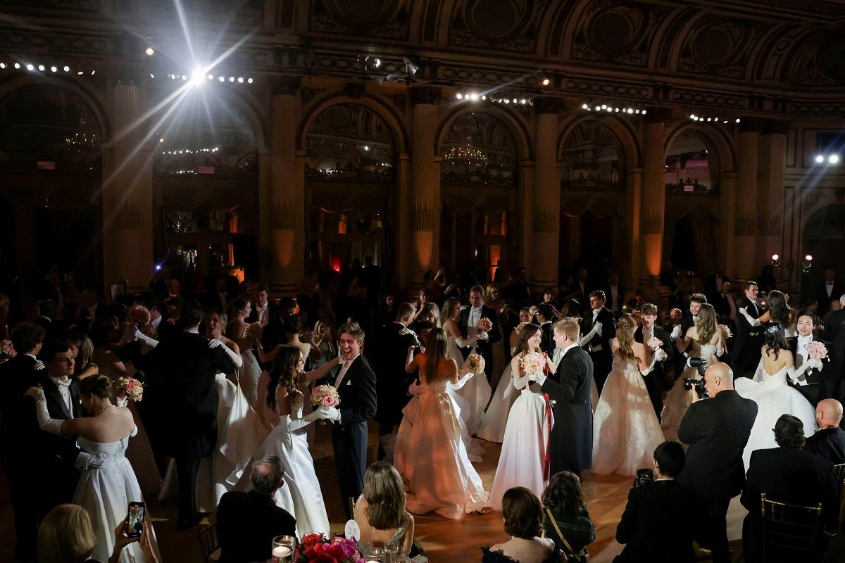 Debutantes dance at grand ball in New York City | Photos | GMA News Online