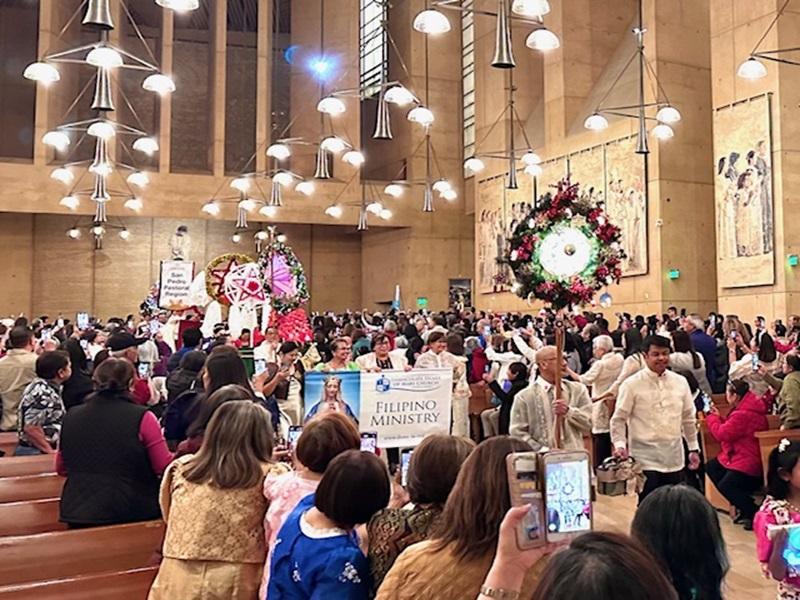 Simbang Gabi celebration by the Filipino community in Los Angeles ...