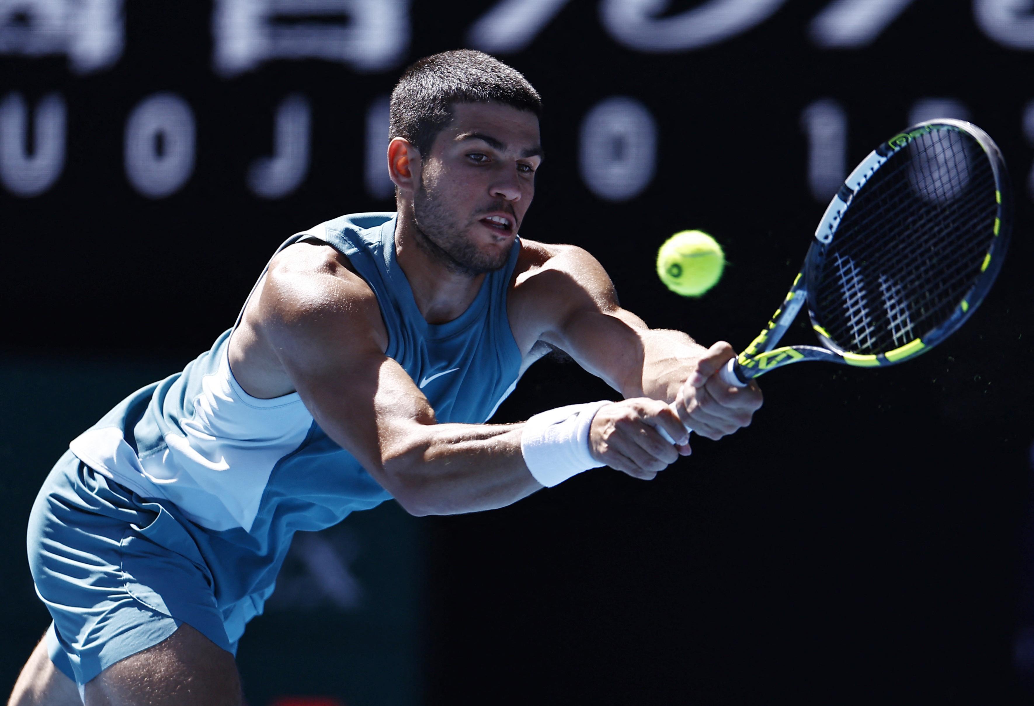 Carlos Alcaraz strolls into 4th round at Australian Open | GMA News Online