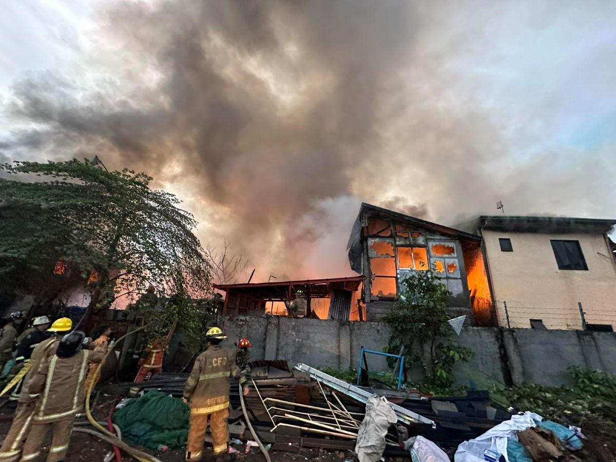 Fire breaks out in residential area in Bacoor, Cavite | GMA News Online
