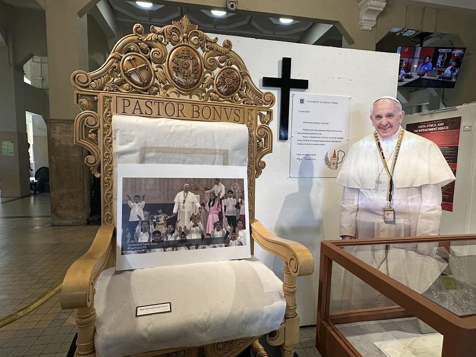 Pope Francis memorabilia from 2015 visit on display at UST | GMA News ...