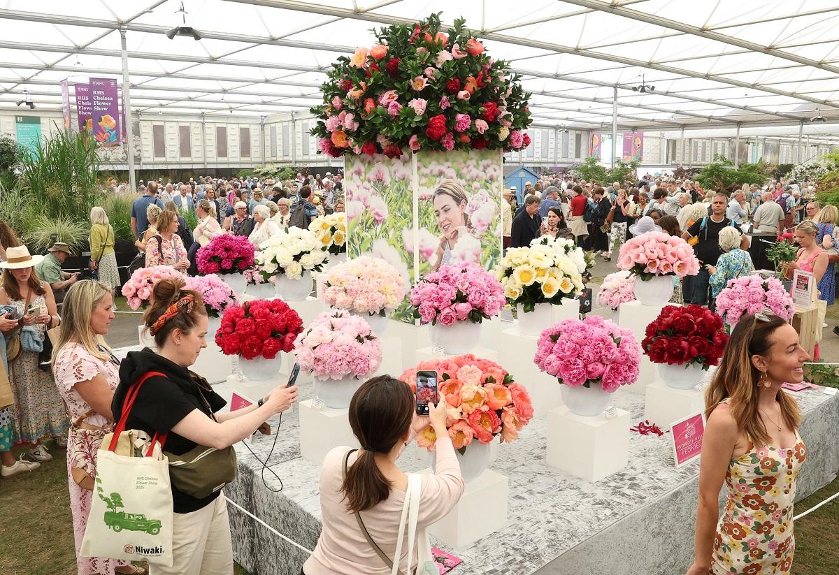 Visitors attend Chelsea Flower Show in London | Photos | GMA News Online