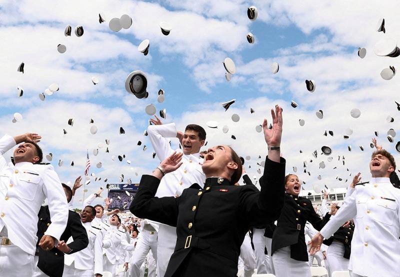 Graduation and Commissioning Ceremony at the U.S. Naval Academy ...