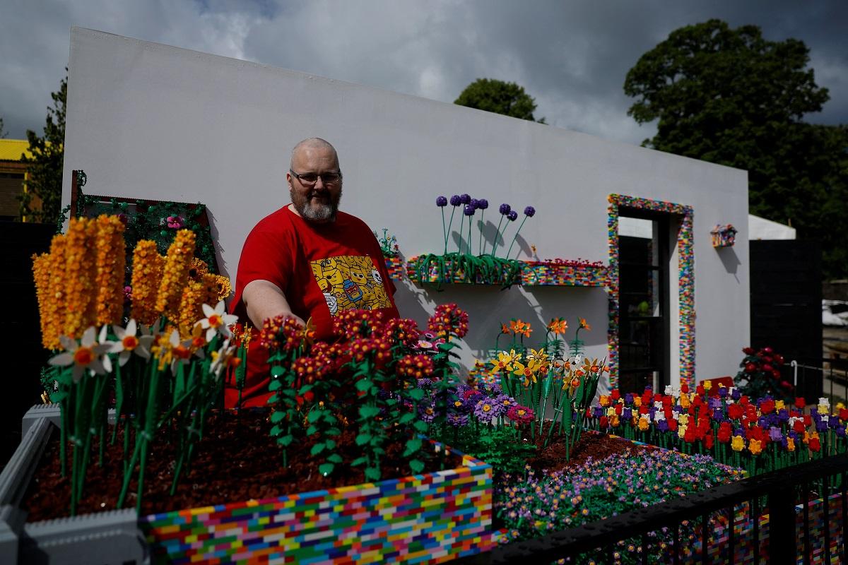 Lego blooms on display at Dublin flower festival | Photos | GMA News Online