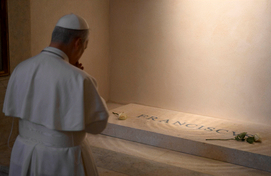 Pope Leo visits Pope Francis' tomb and Marian shrine on first trip outside Vatican | GMA News Online