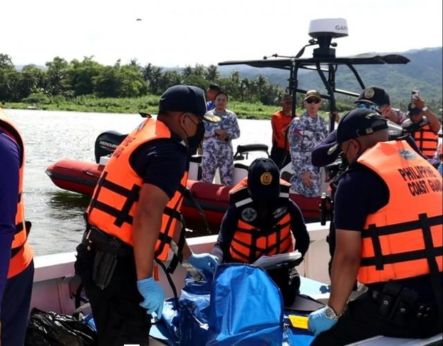 PCG finds 2 more sacks in Taal Lake | GMA News Online