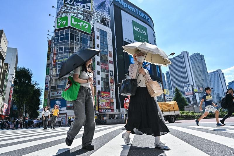 Japan sees new record high temperature of 41.2C | GMA News Online