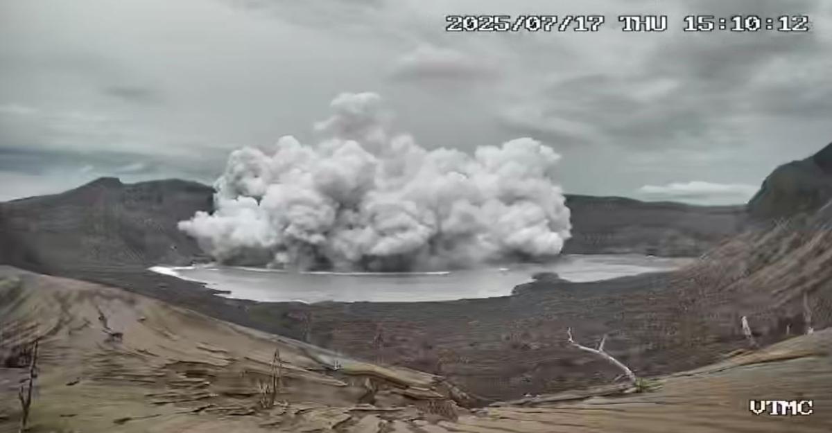 PHIVOLCS: 1 phreatomagmatic eruption, 6 volcanic quakes in Taal Volcano | GMA News Online