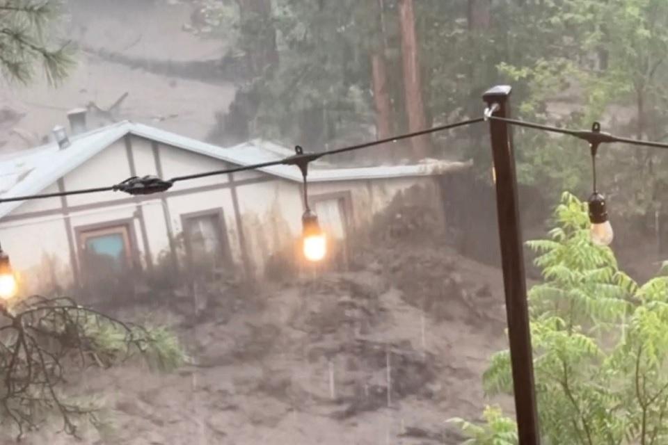 Flash floods in New Mexico resort town kill three, trap dozens in homes and vehicles | GMA News ...