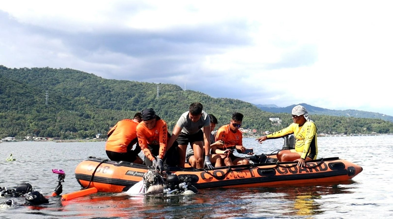 PCG finds 2 more sacks in Taal Lake | GMA News Online