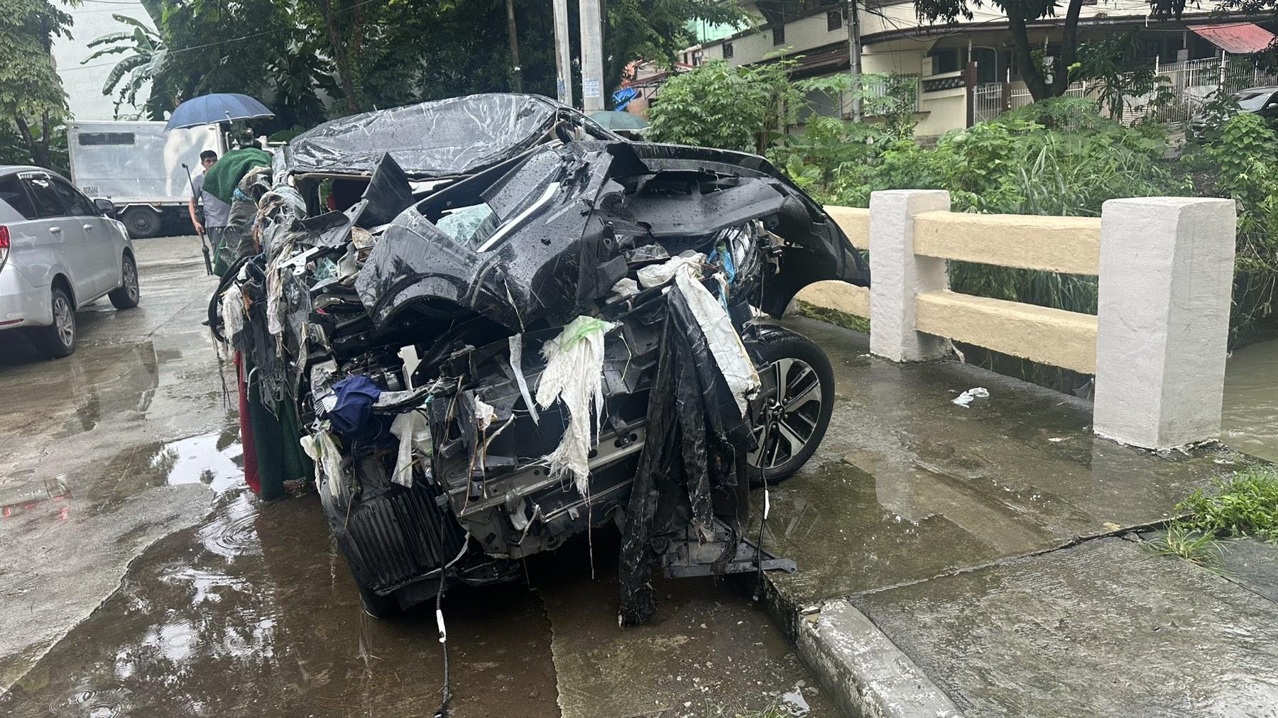 Body found after SUV fell into creek in Caloocan | GMA News Online