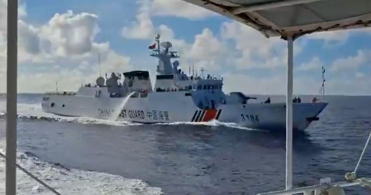 Chinese ship uses water cannon vs PH vessel in Bajo de Masinloc | GMA News Online