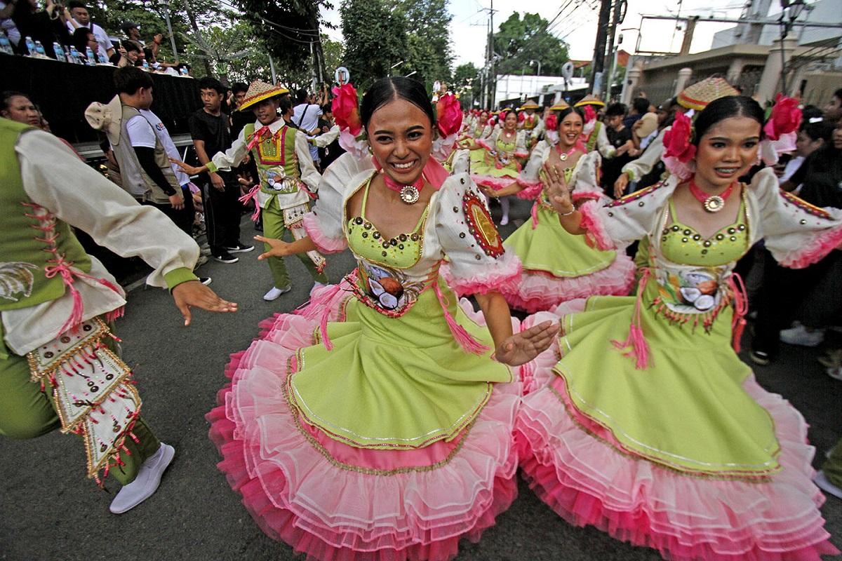 Quezon celebrates coconut bounty at Niyogyugan Festival | Photos | GMA ...